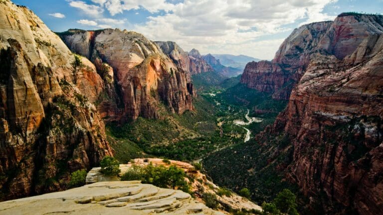 Is Angels Landing Dangerous? Things to Know For First Timers