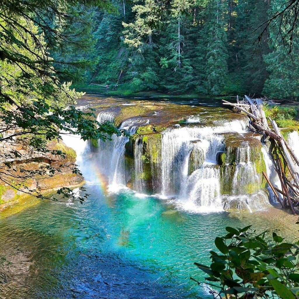 12 Stunning Washington Waterfall Hikes to Explore