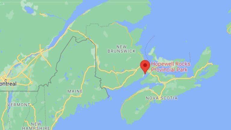 A Beginners Guide to Exploring The Hopewell Rocks in Canada