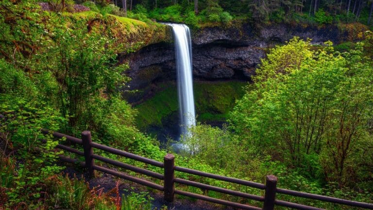 10 Best Oregon Scenic Drives to Take a Road Trip Through