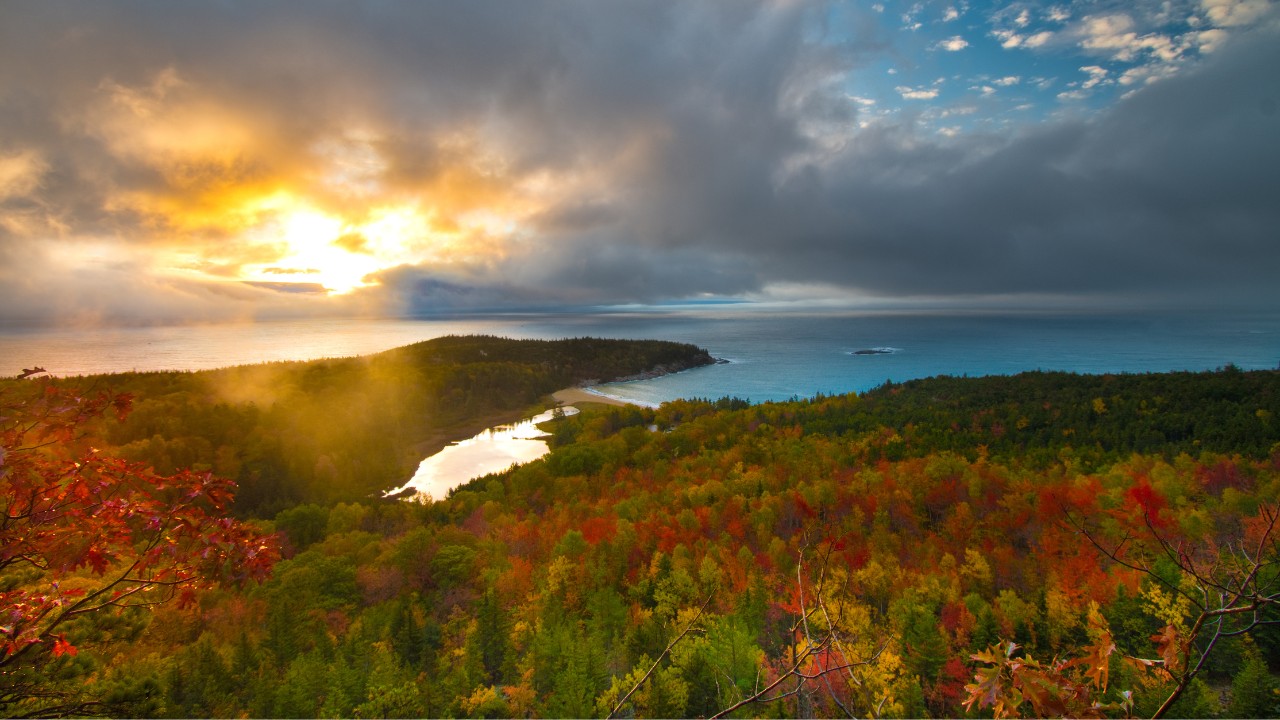 10 Best Maine Fall Foliage Road Trips To Take in 2025