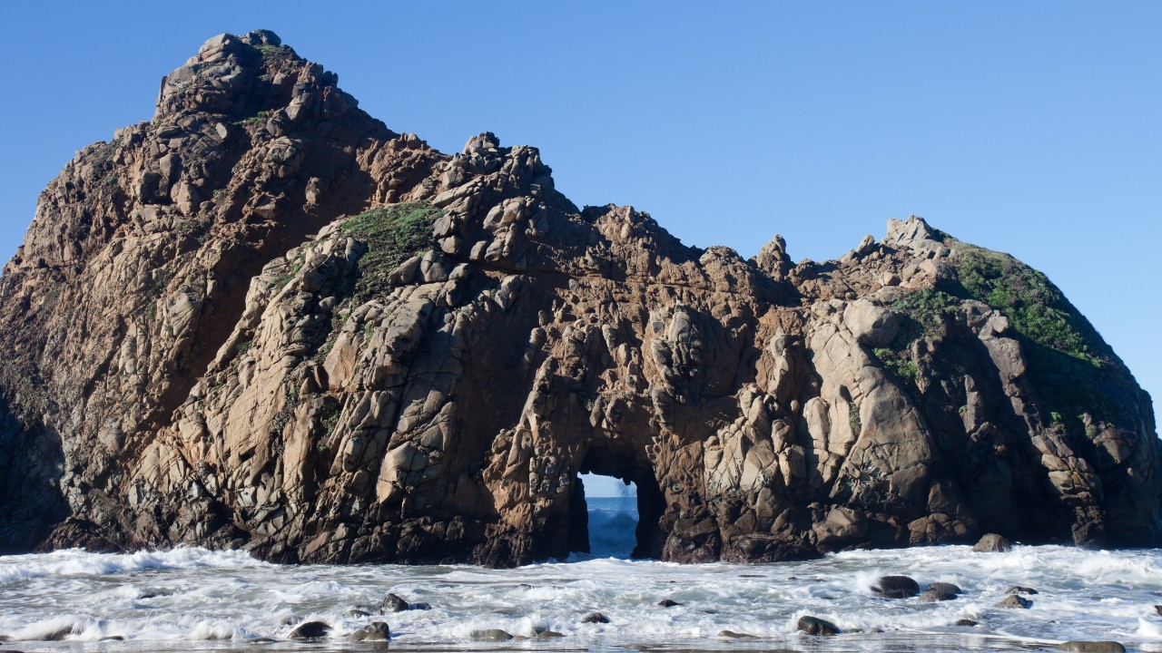 Pfeiffer Beach: A First Time Visitor Guide