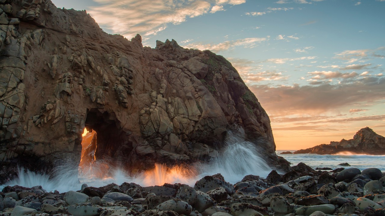 Pfeiffer Beach: A First Time Visitor Guide