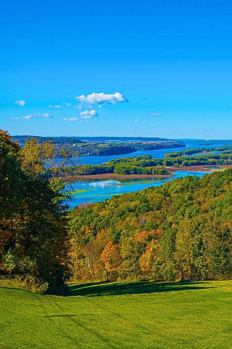 10 Iowa Road Trip Ideas With Hidden Gems